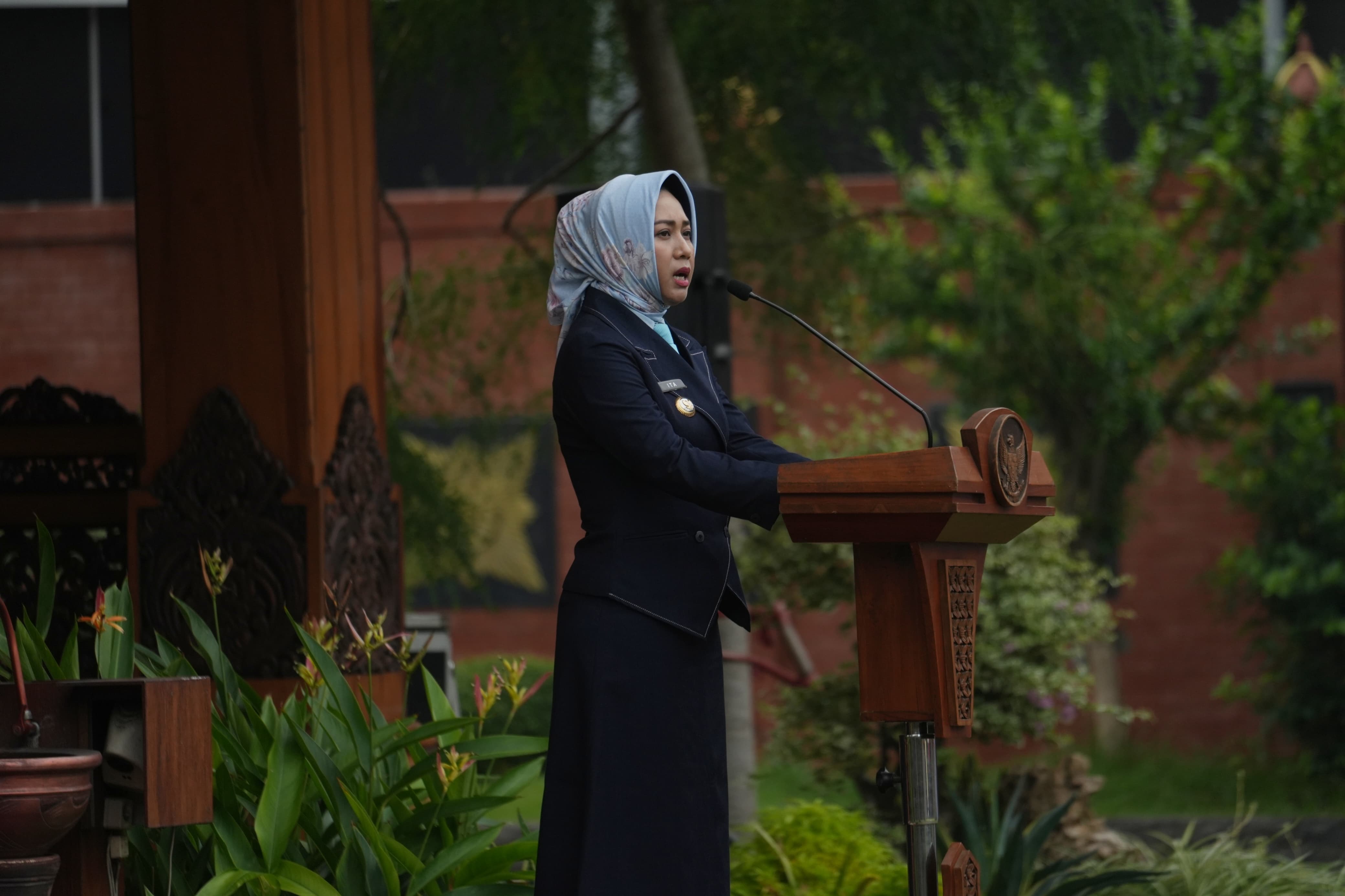 Ning Ita Pimpin Upacara Hari Pahlawan, Ajak Lanjutkan Perjuangan Dengan ...